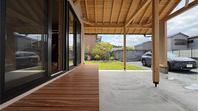 縁側と芝生でゆっくり過ごせる小洒落たバンガローの写真9