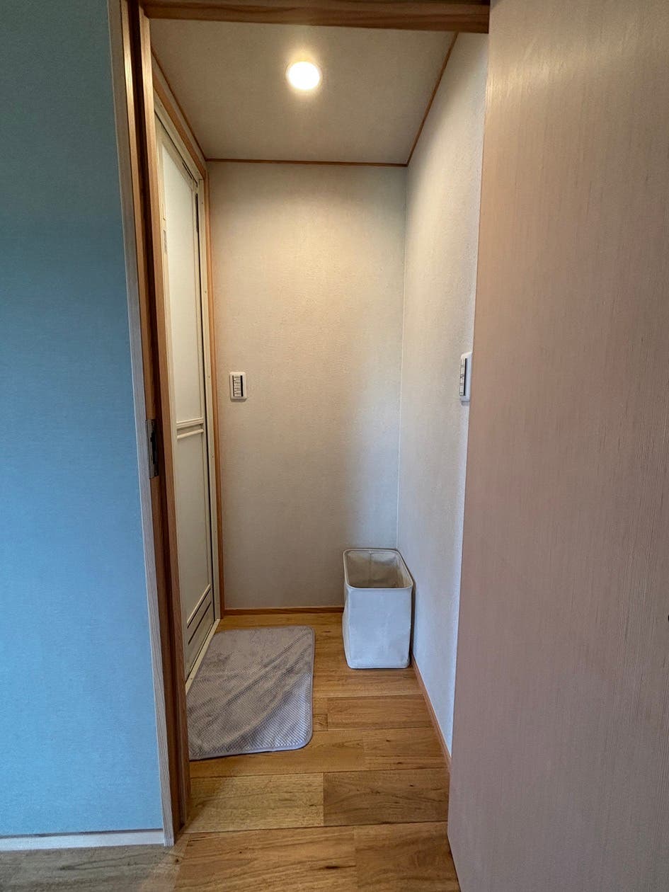 縁側と芝生でゆっくり過ごせる小洒落たバンガローの写真14