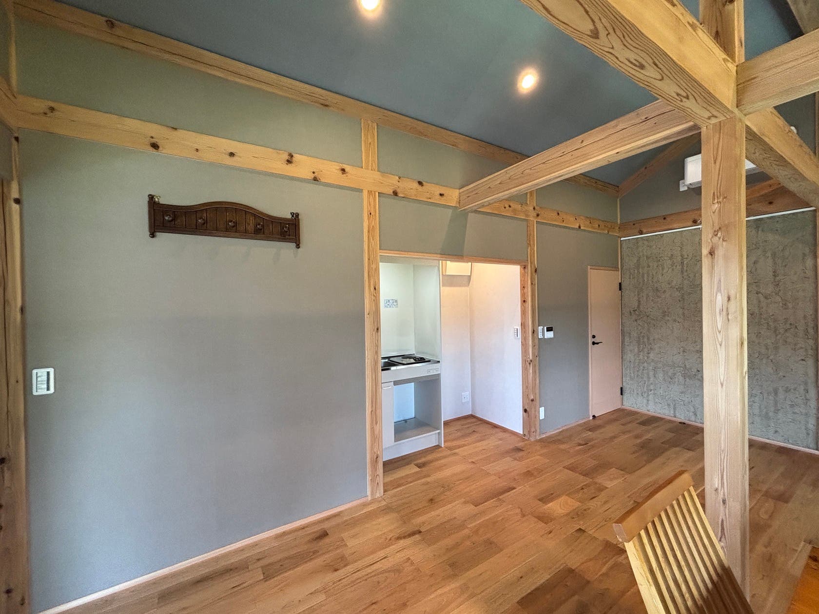 縁側と芝生でゆっくり過ごせる小洒落たバンガローの写真16