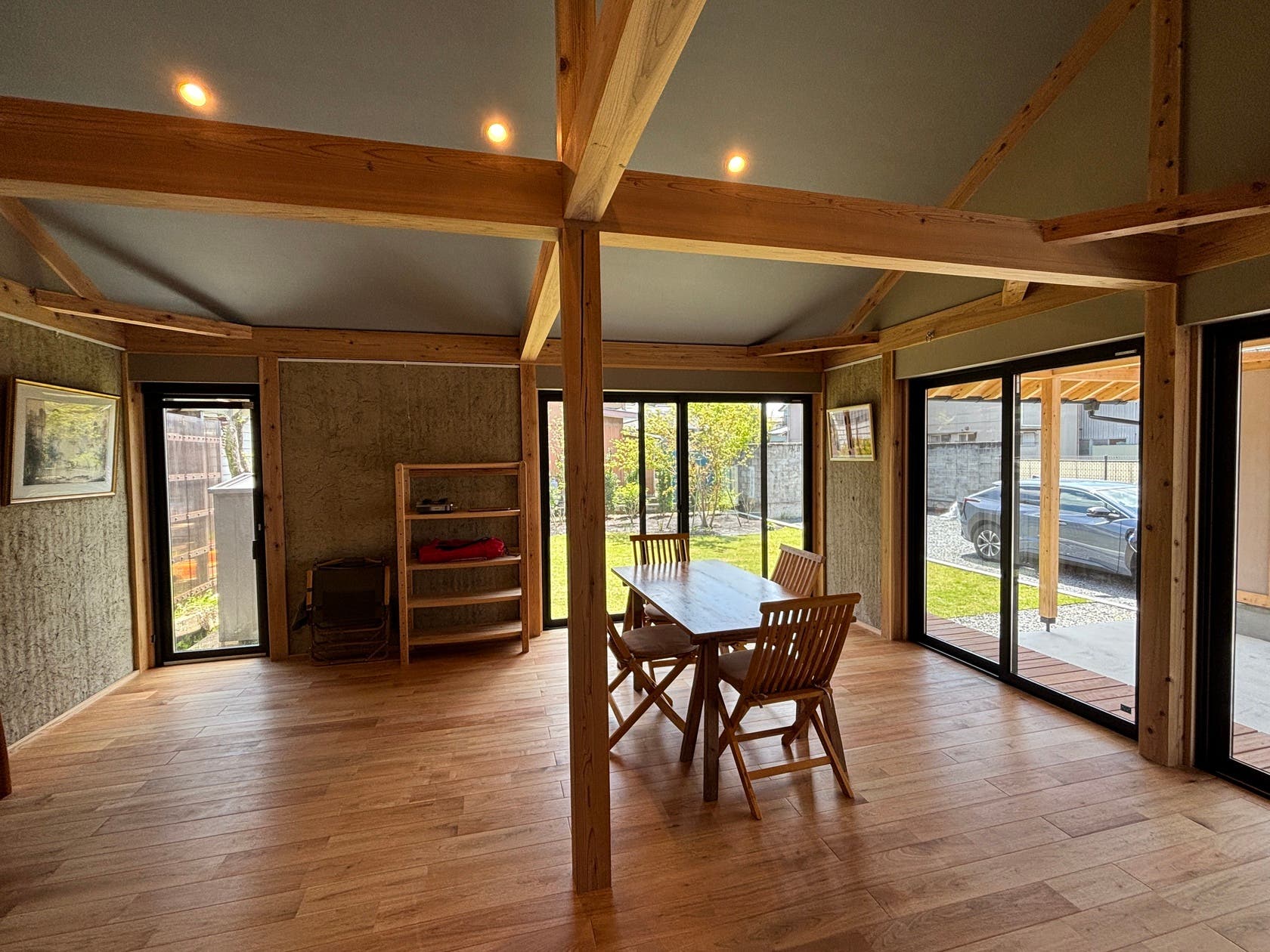 縁側と芝生でゆっくり過ごせる小洒落たバンガローの写真18