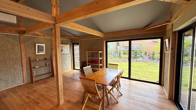 縁側と芝生でゆっくり過ごせる小洒落たバンガローの写真19