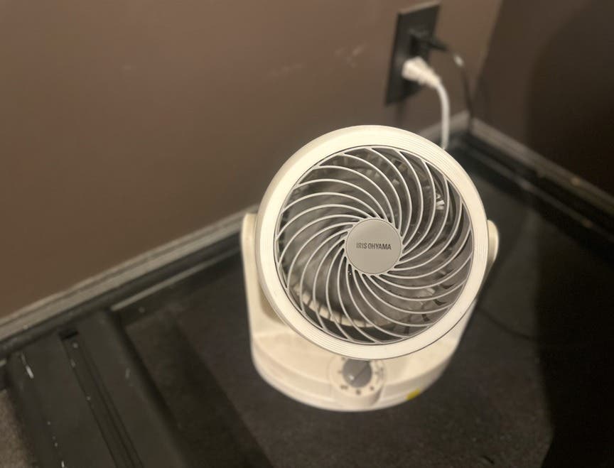 【10名会議室RoomB】新橋駅徒歩1分！/モニター/Wi-Fi/充電器/テレワークやWeb会議に最適の写真15