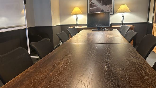 【12名会議室RoomC】新橋駅徒歩1分!/モニター/Wi-Fi/充電器/テレワークやWeb会議に最適の写真4