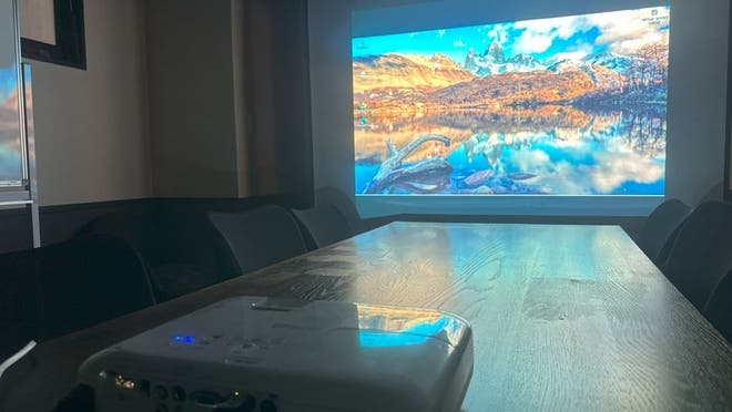 【12名会議室RoomC】新橋駅徒歩1分!/モニター/Wi-Fi/充電器/テレワークやWeb会議に最適の写真7