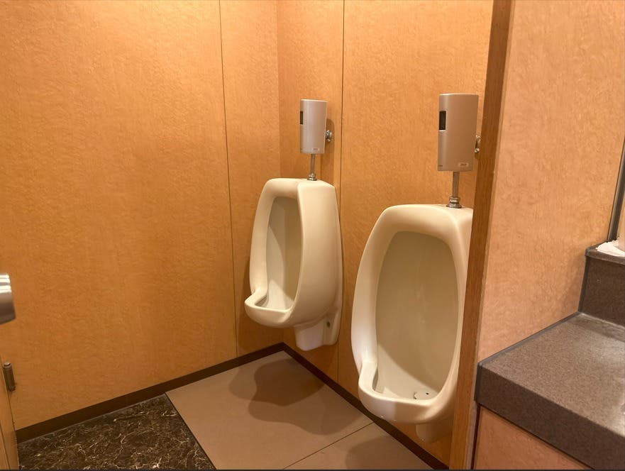 【12名会議室RoomC】新橋駅徒歩1分！/モニター/Wi-Fi/充電器/テレワークやWeb会議に最適の写真23