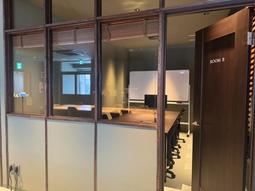 【8名会議室RoomB】八王子駅徒歩3分！/モニター/Wi-Fi/充電器/テレワークやWeb会議に最適の写真5