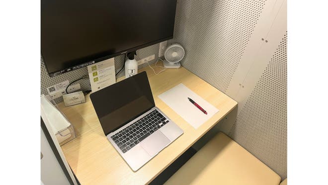 🌟隙間時間の待合室に🌟【立川駅徒歩1分|飲物持込OK|2PS】座り心地抜群ソファ/無料Wi-Fi/電源/31.5inモニターの写真4