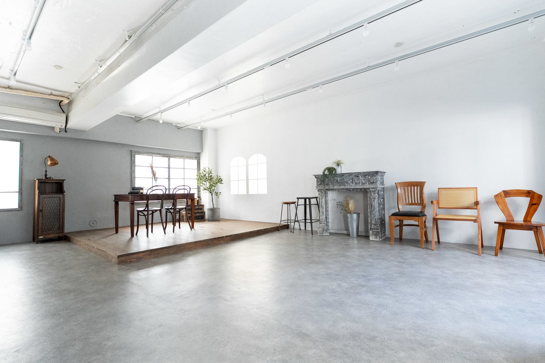 バリエーション多数📸白壁//アーチ窓//駅から3分の駅近撮影スタジオ【スタジオパティオ早稲田】の写真9