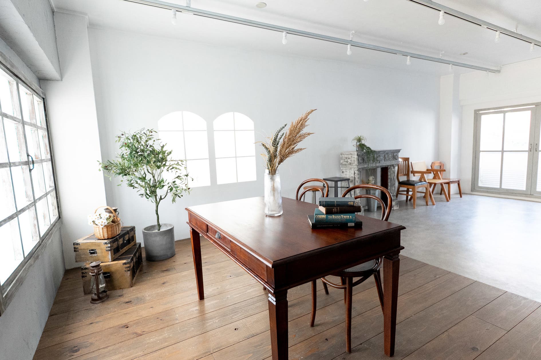 バリエーション多数📸白壁//アーチ窓//駅から3分の駅近撮影スタジオ【スタジオパティオ早稲田】の写真12