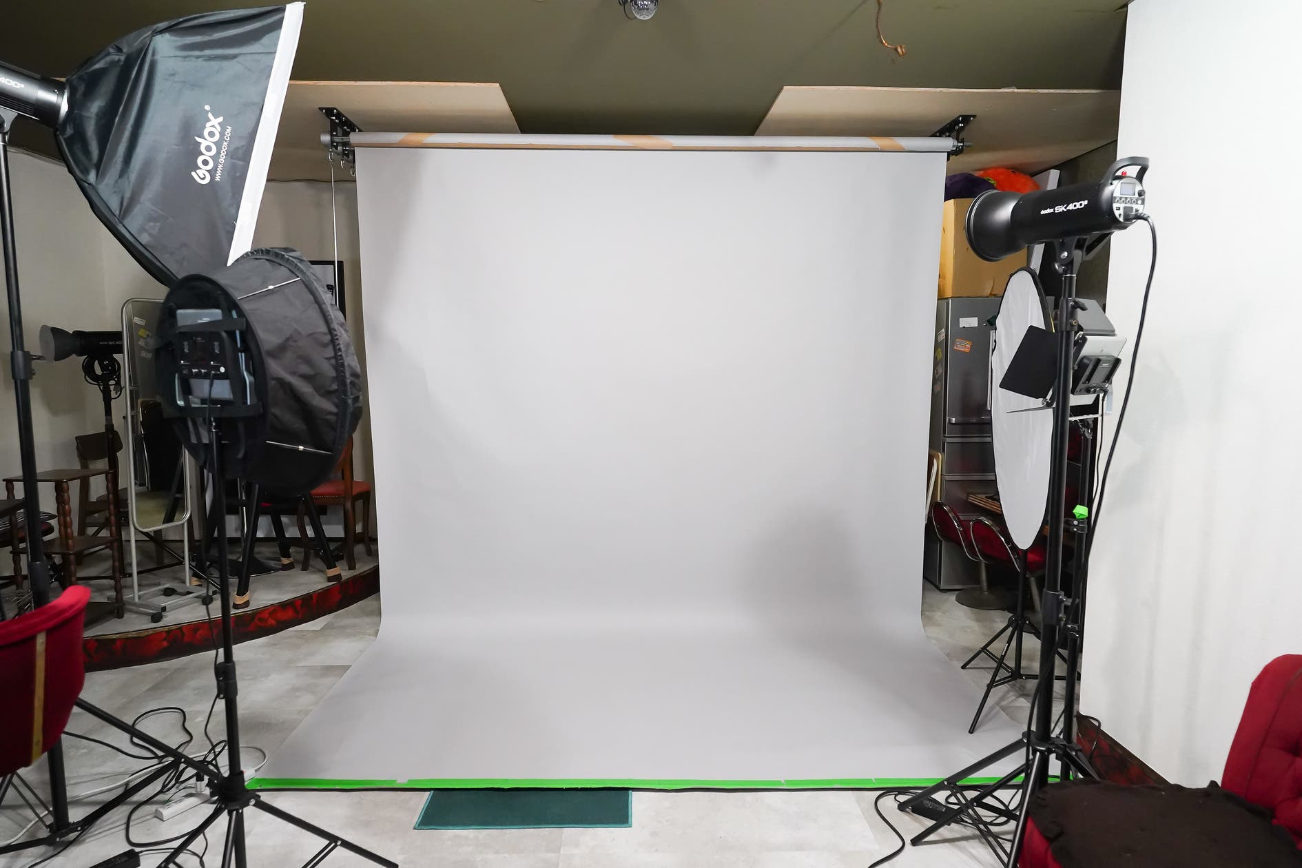 【移転しました】京成線「実籾（みもみ）」駅から徒歩15分の背景紙多数常備の撮影スタジオの写真1