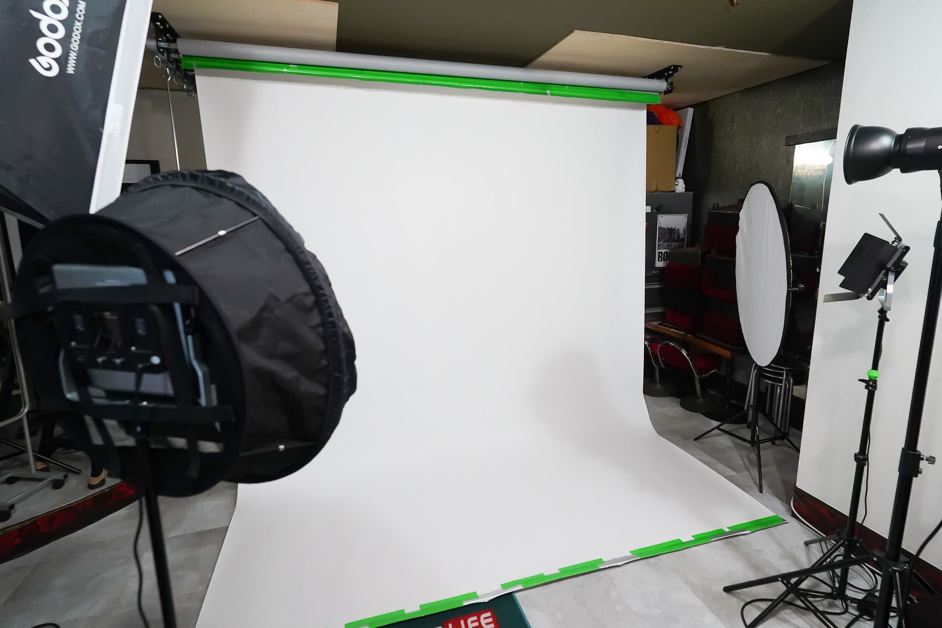 【移転しました】京成線「実籾（みもみ）」駅から徒歩15分の背景紙多数常備の撮影スタジオの写真2