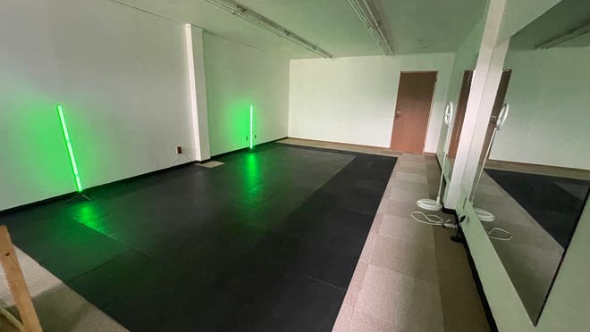 小浜駅から徒歩5分のダンス・卓球などができるスペースの写真1