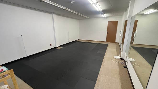 小浜駅から徒歩5分のダンス・卓球などができるスペースの写真2