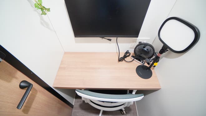 <個室ワークブース広尾No.4>広尾駅徒歩6分✨完全個室🚪高速光回線Wi-Fi📶電源🔌テレワーク/面接/自習/作業の写真2