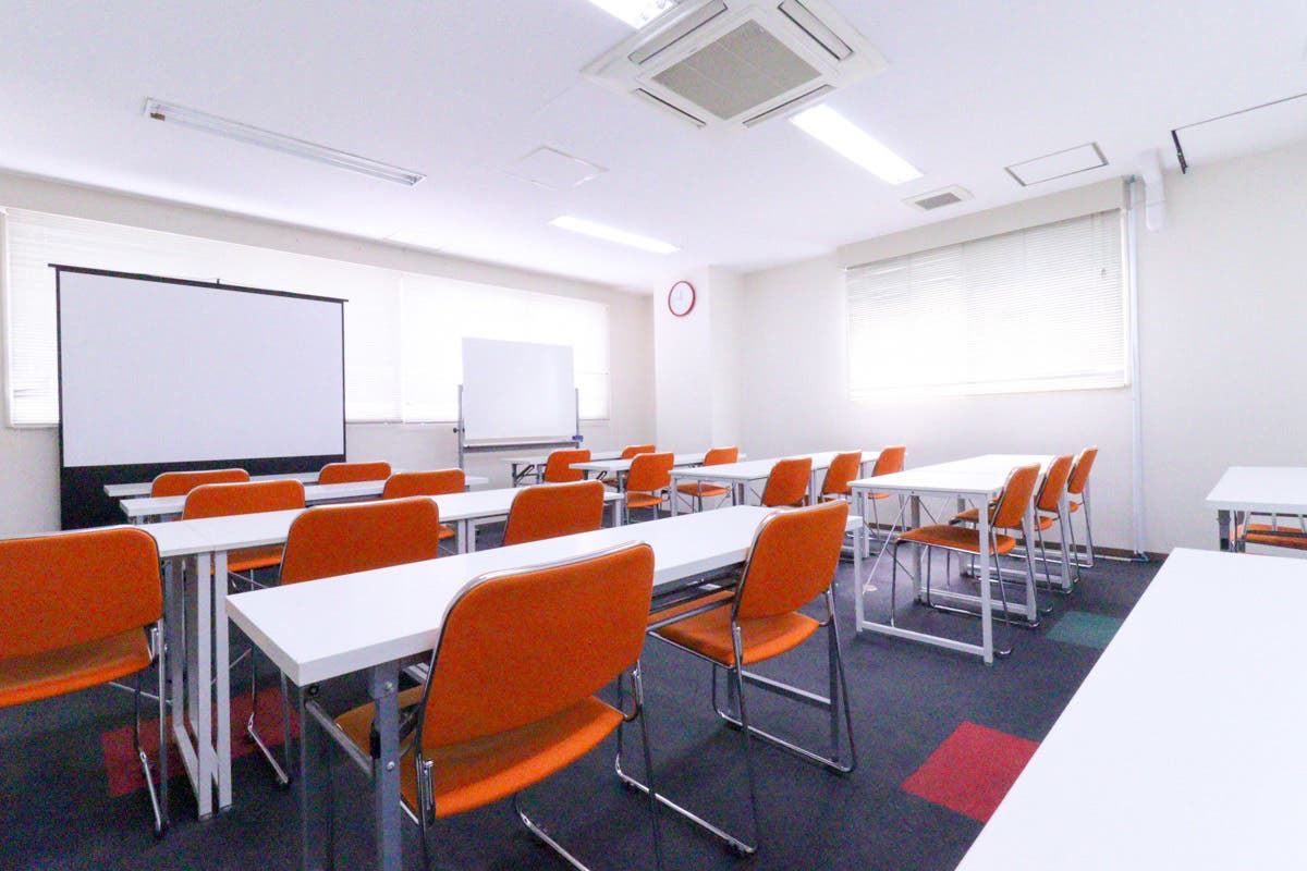 【心斎橋駅7番出口徒歩72秒！23名利用可！】プロジェクター・ホワイトボード・WiFi無料！ふれあい貸し会議室 心斎橋Dの写真3