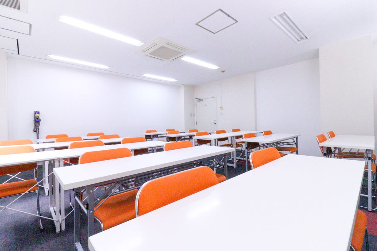 【心斎橋駅7番出口徒歩72秒！23名利用可！】プロジェクター・ホワイトボード・WiFi無料！ふれあい貸し会議室 心斎橋Dの写真4