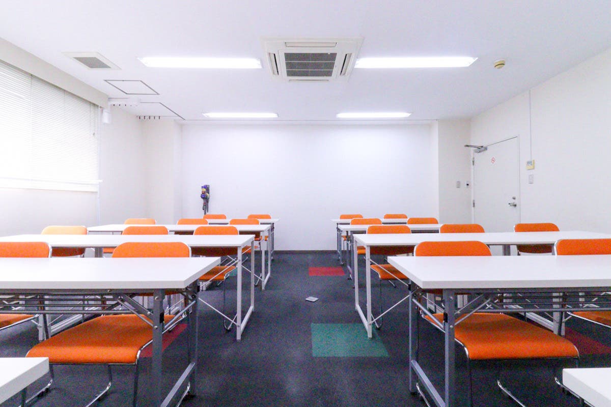 【心斎橋駅7番出口徒歩72秒！23名利用可！】プロジェクター・ホワイトボード・WiFi無料！ふれあい貸し会議室 心斎橋Dの写真5