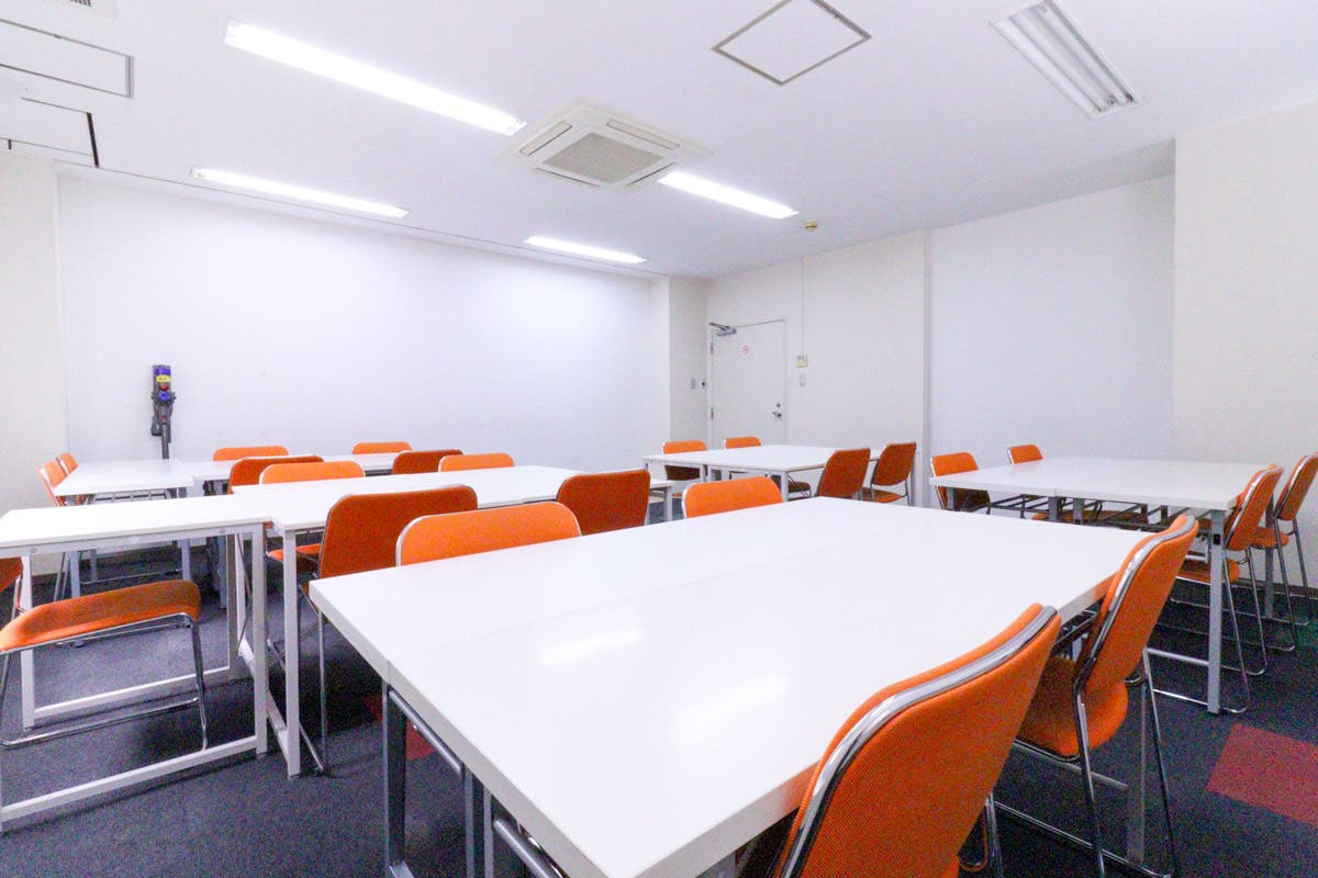 【心斎橋駅7番出口徒歩72秒！23名利用可！】プロジェクター・ホワイトボード・WiFi無料！ふれあい貸し会議室 心斎橋Dの写真9