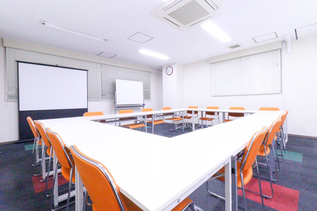 【心斎橋駅7番出口徒歩72秒！23名利用可！】プロジェクター・ホワイトボード・WiFi無料！ふれあい貸し会議室 心斎橋Dの写真12