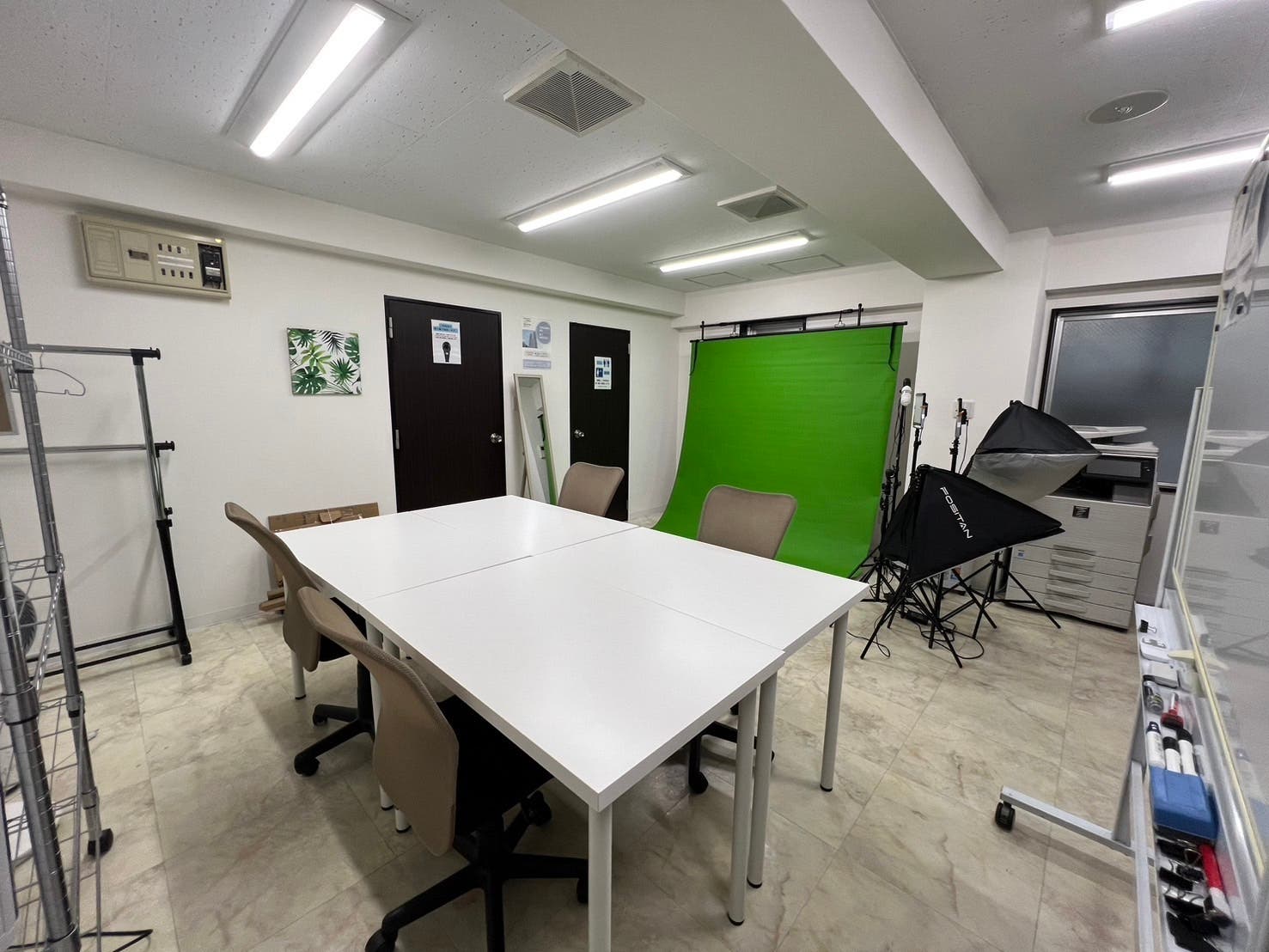 新宿御苑前駅スグ、クロマキー撮影も可能な撮影機材常備の多目的レンタルスペース！の写真8