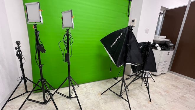 新宿御苑前駅スグ、クロマキー撮影も可能な撮影機材常備の多目的レンタルスペース!の写真4