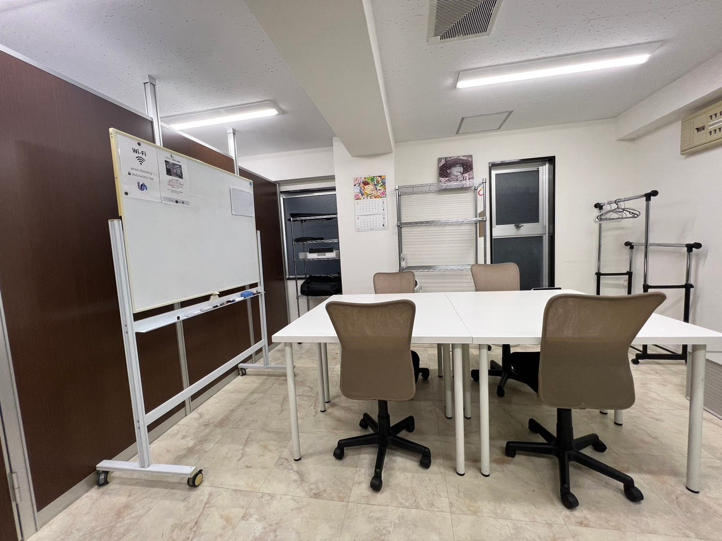 新宿御苑前駅スグ、クロマキー撮影も可能な撮影機材常備の多目的レンタルスペース！の写真5