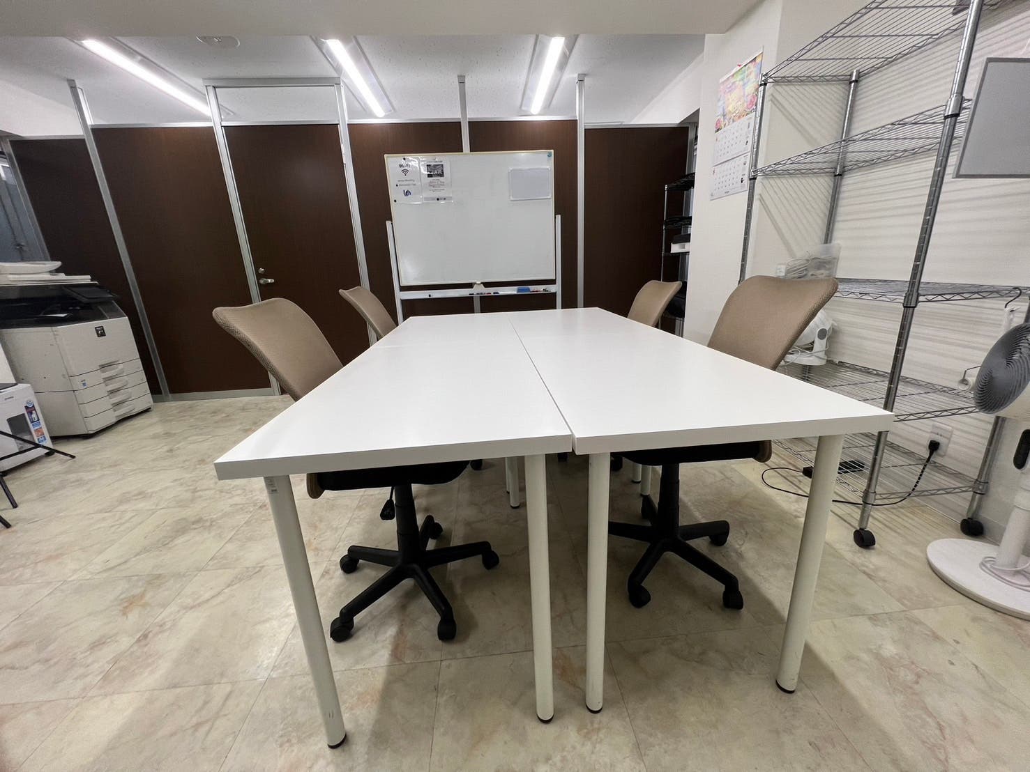 新宿御苑前駅スグ、クロマキー撮影も可能な撮影機材常備の多目的レンタルスペース！の写真6