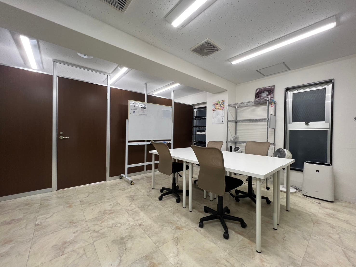 新宿御苑前駅スグ、クロマキー撮影も可能な撮影機材常備の多目的レンタルスペース！の写真7