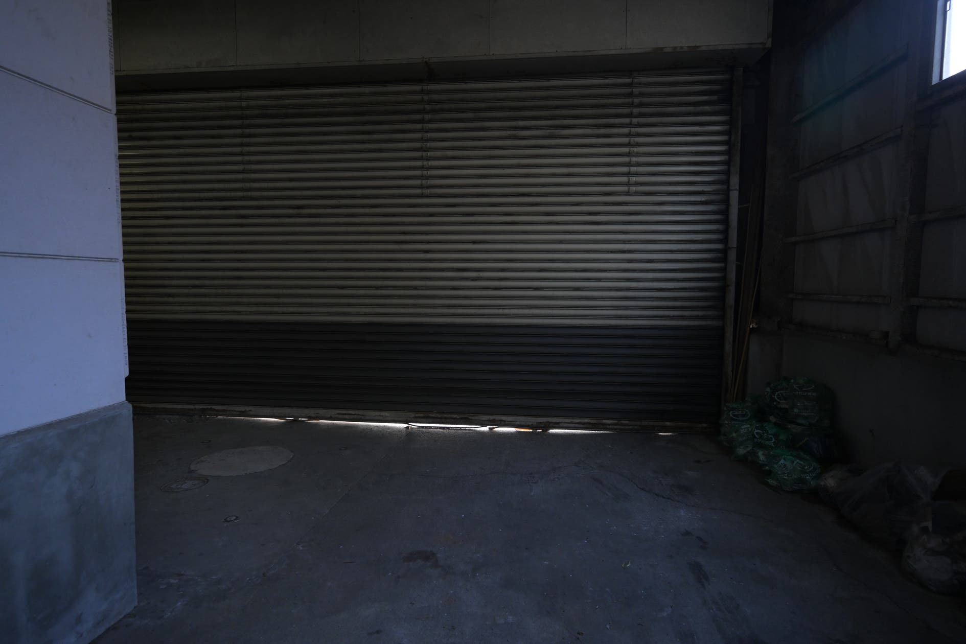 【元廃墟】骨董屋のガチ倉庫　多様なシチュエーションの撮影スペースです。の写真4