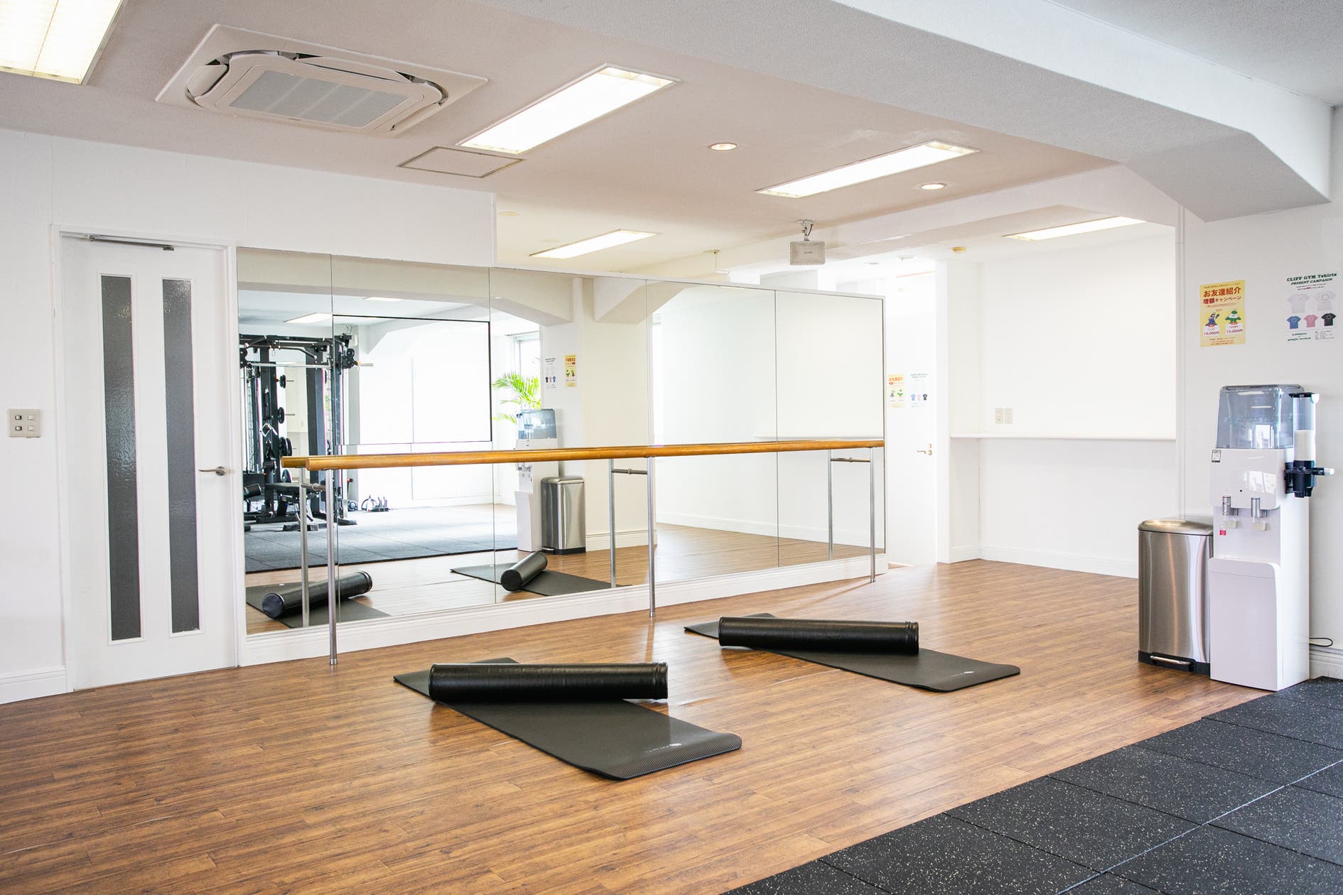【代田橋駅徒歩4分】撮影OK！開放感のある広々ジムでトレーニング！の写真6