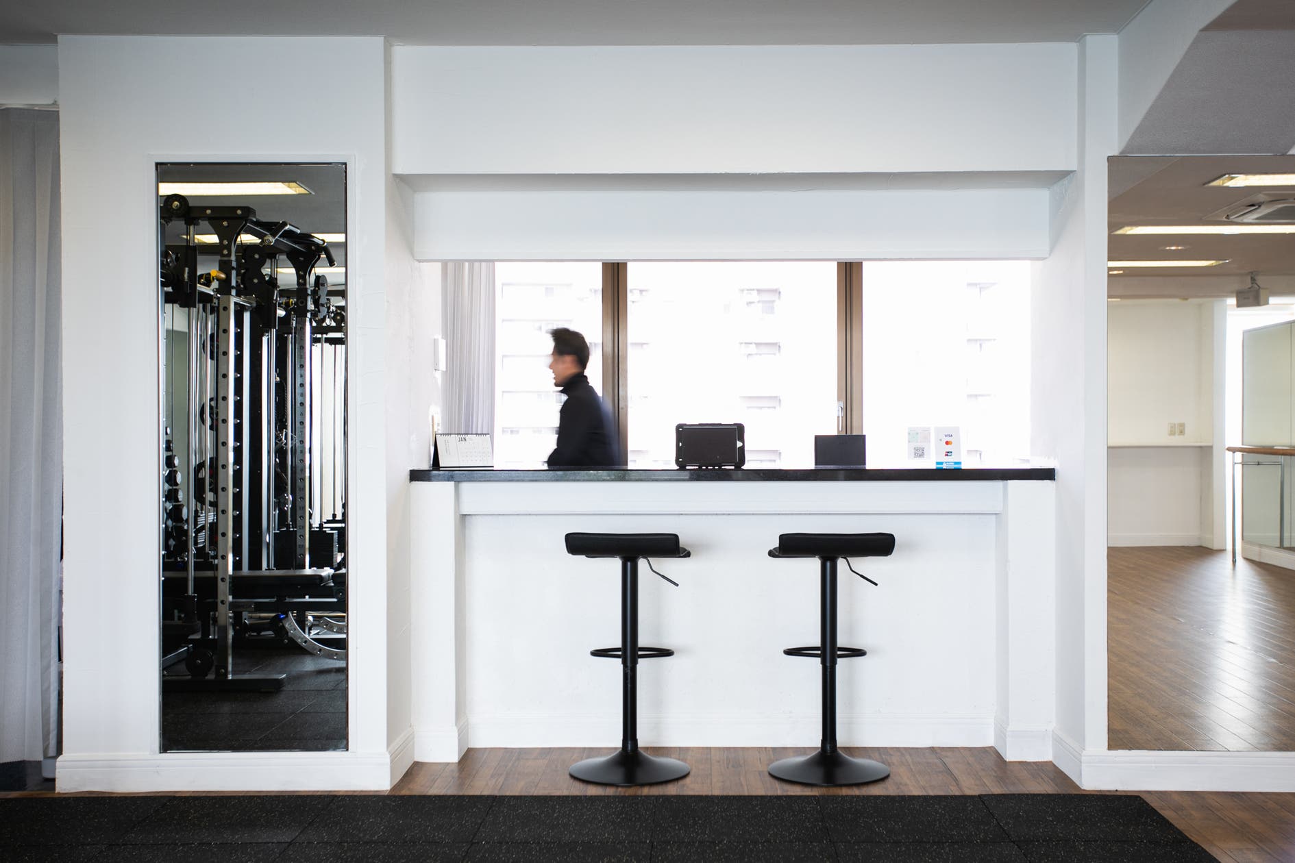 【代田橋駅徒歩4分】撮影OK！開放感のある広々ジムでトレーニング！の写真7