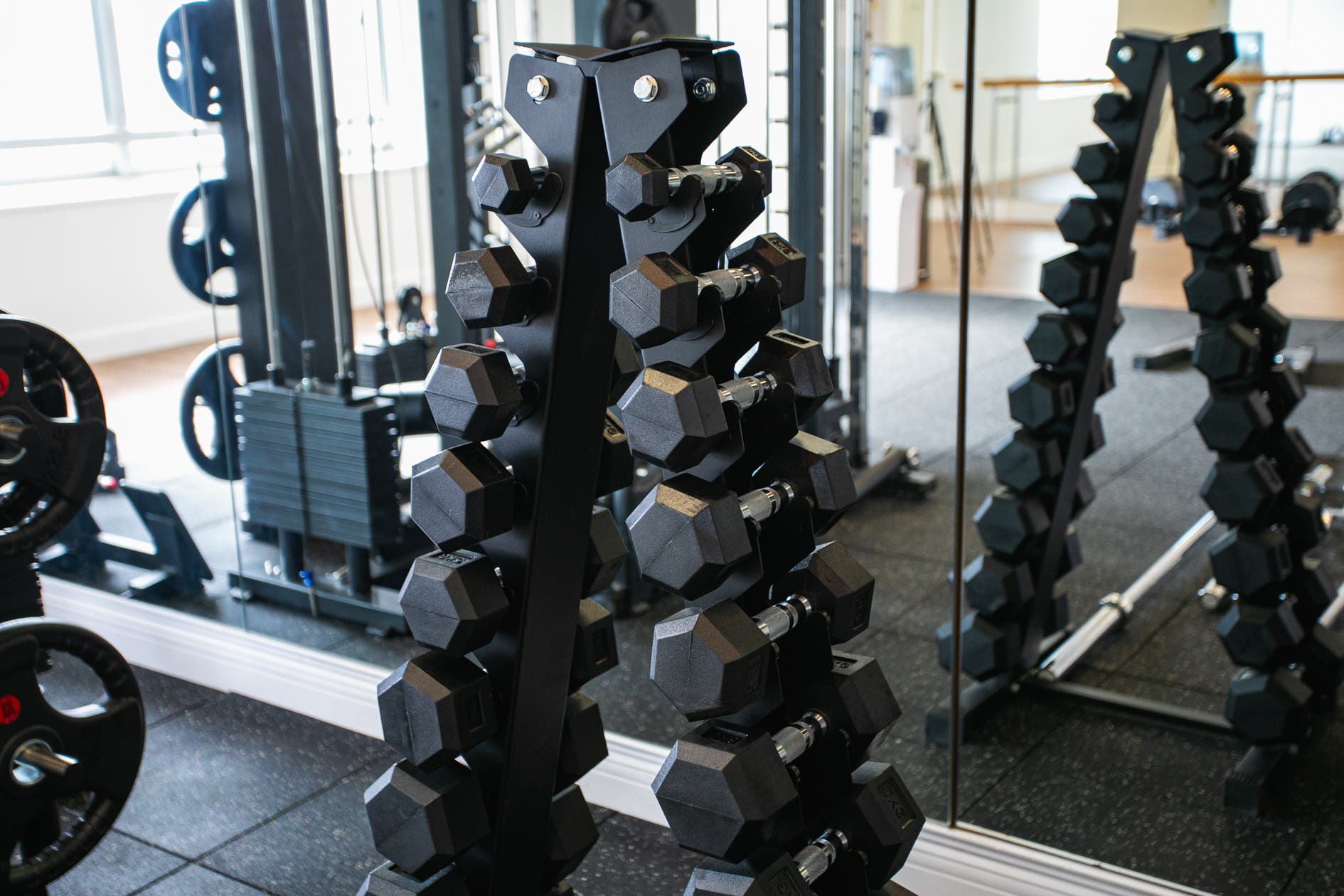 【代田橋駅徒歩4分】撮影OK！開放感のある広々ジムでトレーニング！の写真10