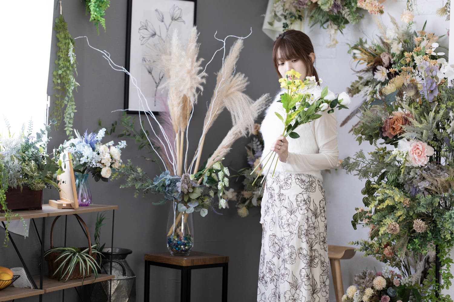 プチリニューアル。控室あり。自然光がたっぷり入る使いやすいシンプルな撮影スタジオ。の写真1