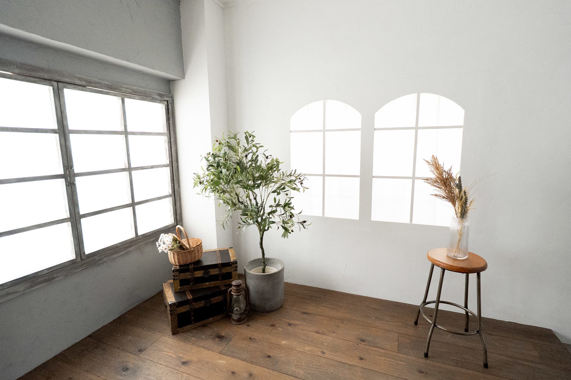 バリエーション多数📸白壁//アーチ窓//駅から3分の駅近撮影スタジオ【スタジオパティオ早稲田】の写真13