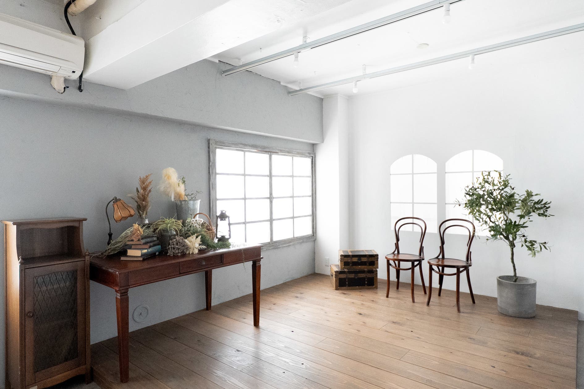 バリエーション多数📸白壁//アーチ窓//駅から3分の駅近撮影スタジオ【スタジオパティオ早稲田】の写真2