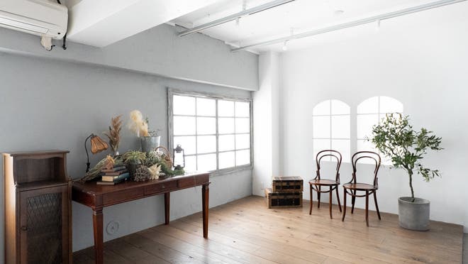 バリエーション多数📸白壁//アーチ窓//駅から3分の駅近撮影スタジオ【スタジオパティオ早稲田】の写真2