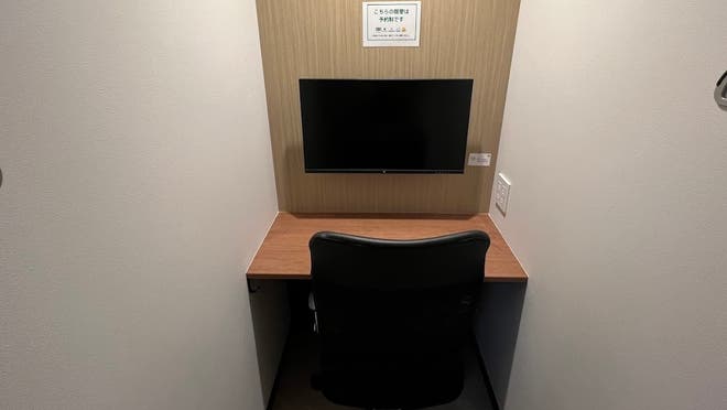 【¥330/30分!御徒町駅から徒歩1分】モニター・フリードリンク付き1名個室(ブース11)※予約時間前は入室不可の写真2