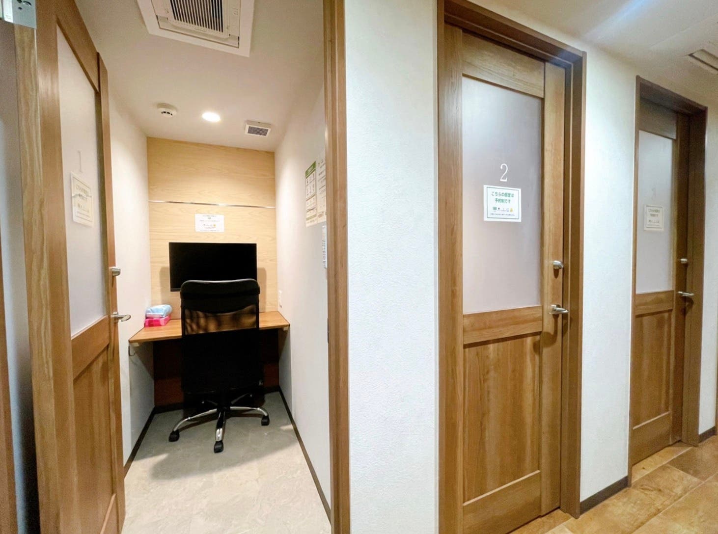 【¥330/30分！御徒町駅から徒歩1分】モニター・フリードリンク付き1名個室（ブース11）※予約時間前は入室不可の写真1