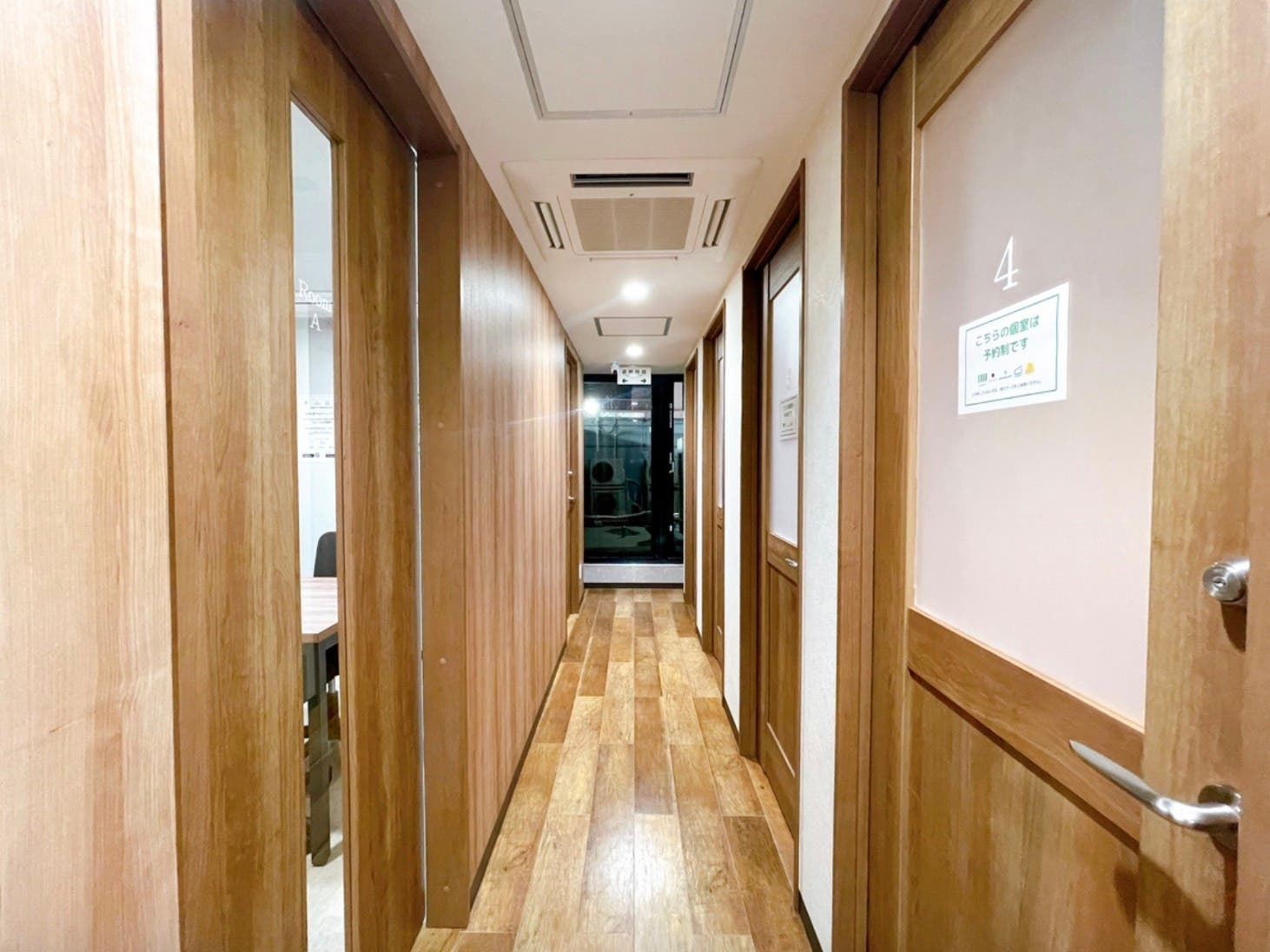 【¥330/30分！御徒町駅から徒歩1分】モニター・フリードリンク付き1名個室（ブース11）※予約時間前は入室不可の写真3