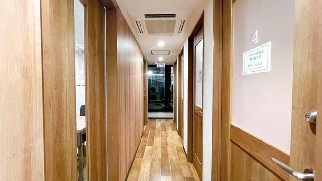 【¥330/30分!御徒町駅から徒歩1分】モニター・フリードリンク付き1名個室(ブース11)※予約時間前は入室不可の写真3