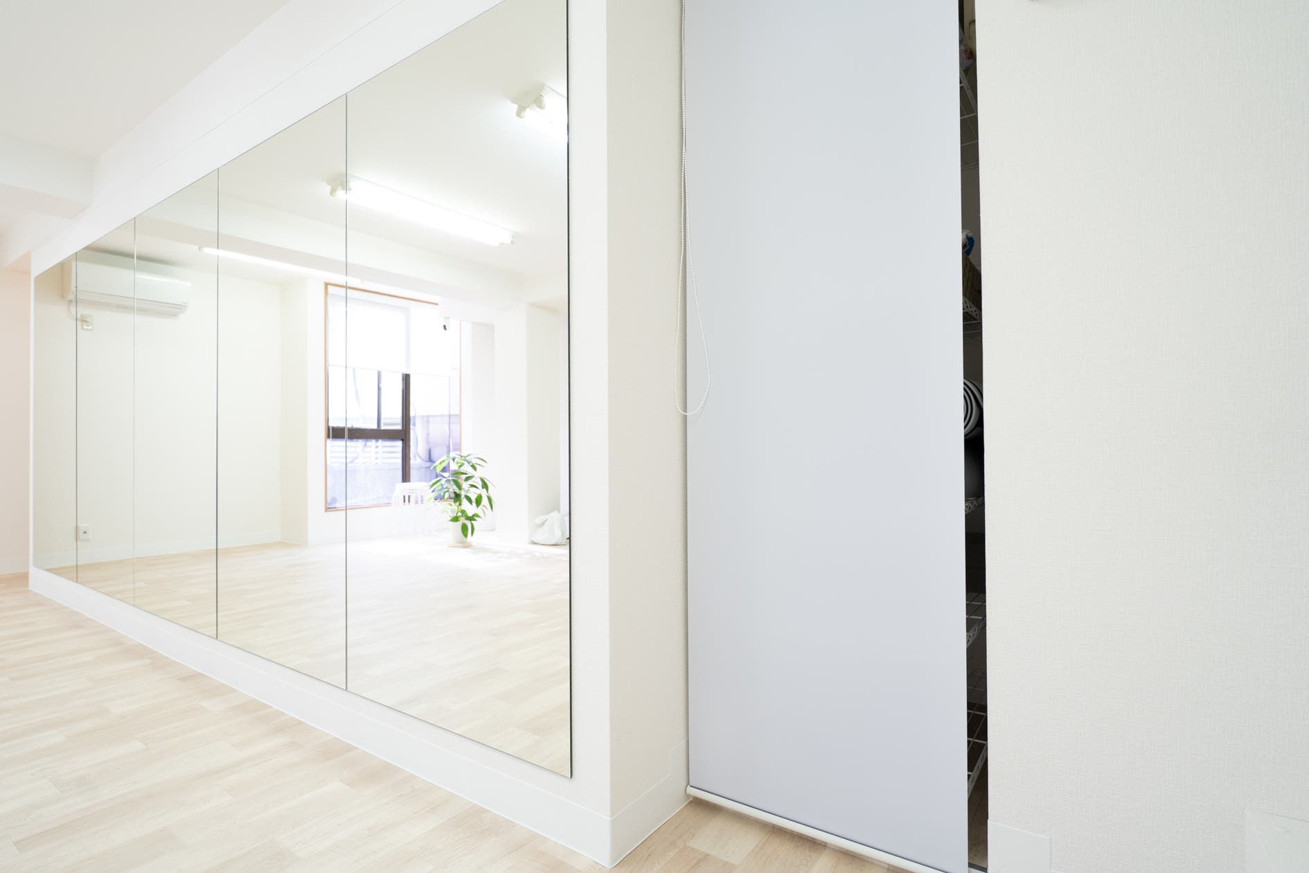 New🎊 平塚駅西口 徒歩 3分！明るく清潔な鏡張りスタジオの写真19