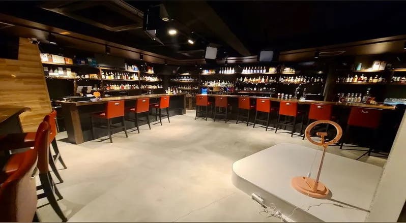 駅チカ！ステージあり！撮影＆飲食可な広々バー！