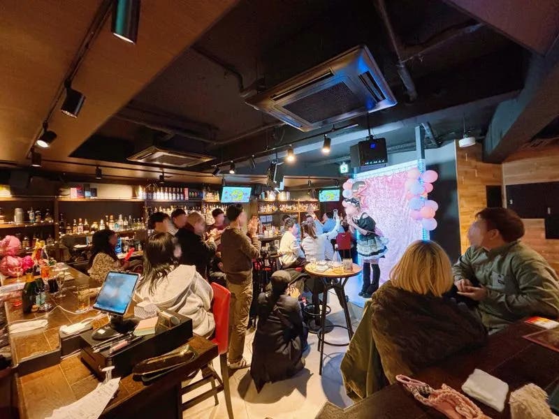 駅チカ！ステージあり！撮影＆飲食可な広々バー！の写真5