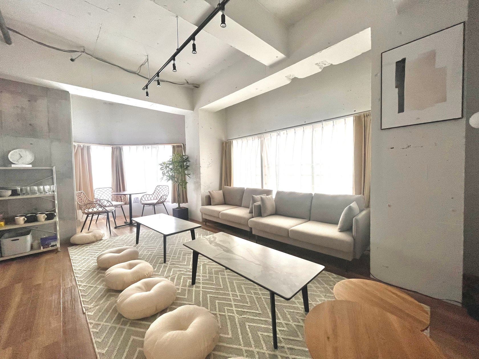 【R7.6.24エアコン新調】天文館駅から徒歩3分✨　有名ゲーム機/100インチスクリーン、プロジェクター/鍋・たこ焼き器も！の写真5