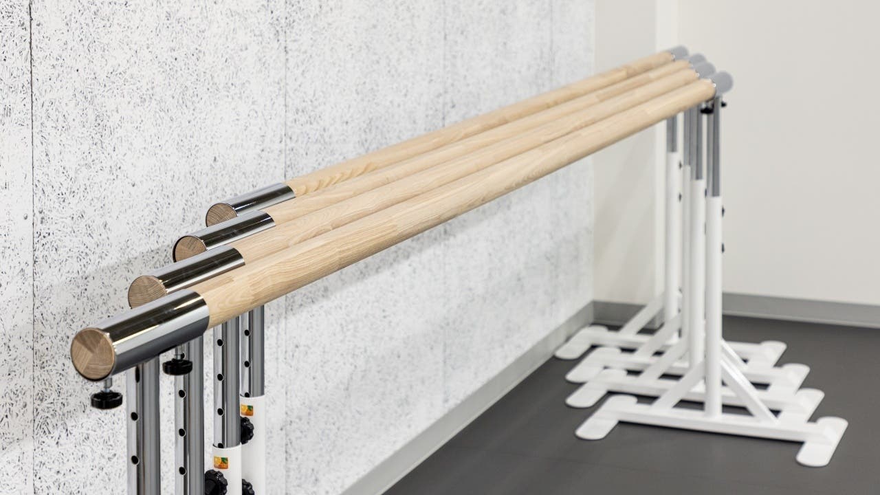 【スタジオ１】府中駅6分／広さ75.1㎡、鏡幅12.7mの大型レンタルスタジオ／バレエ用リノリウム床／各種教室利用におすすめの写真9