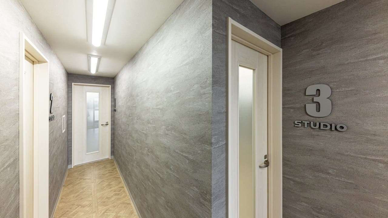 【スタジオ１】府中駅6分／広さ75.1㎡、鏡幅12.7mの大型レンタルスタジオ／バレエ用リノリウム床／各種教室利用におすすめの写真13