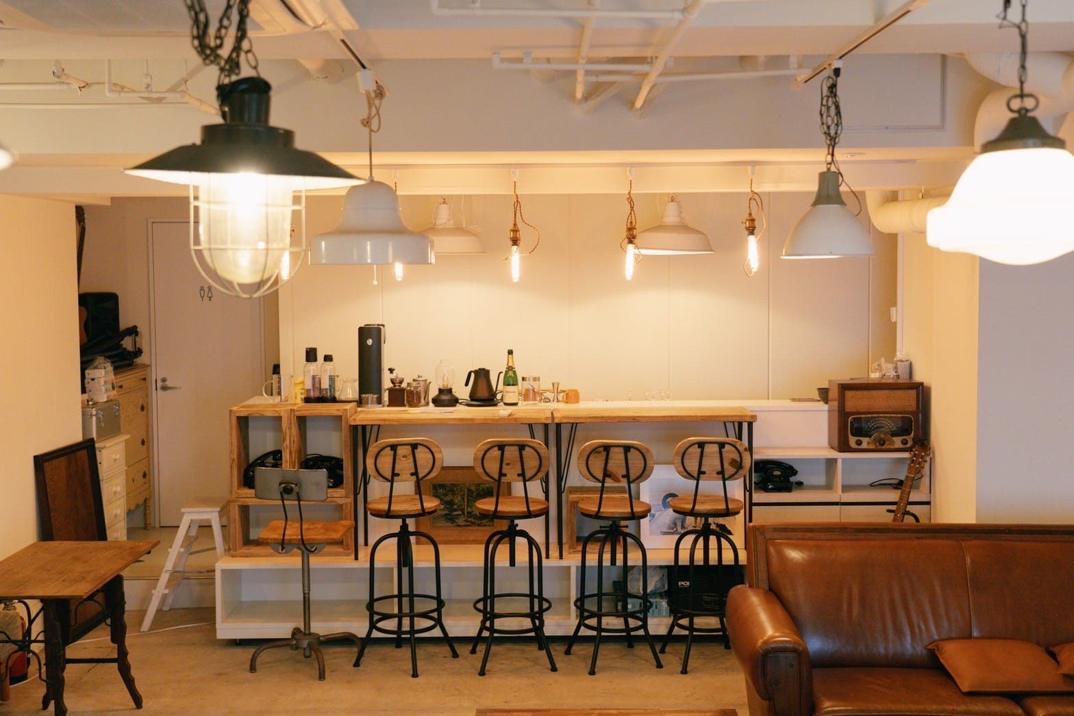 心斎橋エリア！駅チカ◎最大人数35名貸切OK！オシャレなカフェ＆バー空間☆の写真1