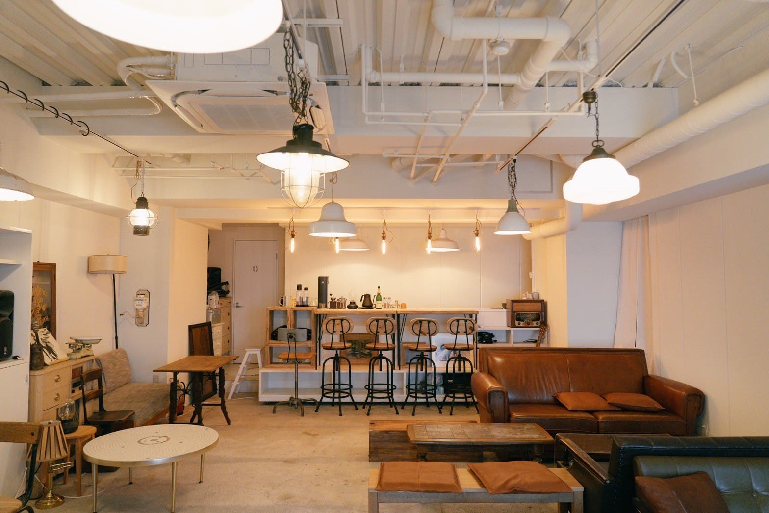 心斎橋エリア！駅チカ◎最大人数35名貸切OK！オシャレなカフェ＆バー空間☆の写真2