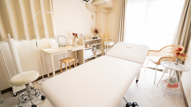 【町田徒歩4分】完全個室レンタルサロン✨エステ・整体・ネイル|電動昇降ベッド|備品充実|ドリンク無料|調光ライトの写真1