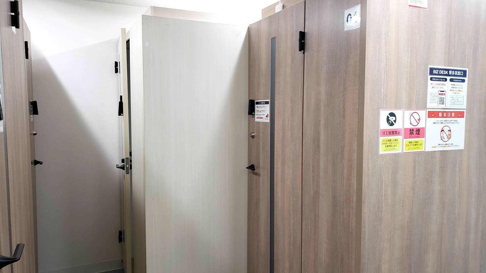 ＜BIZ DESK 博多筑紫口No.5＞博多駅徒歩2分✨完全個室🚪光回線Wi-Fi📶モニター🖥️テレワーク/面接/自習/作業の写真5